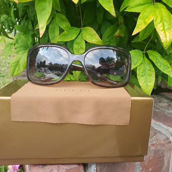 Gucci | Accessories | Gucci Tortoise Print Wgold Logo Sunglasses | Poshmark